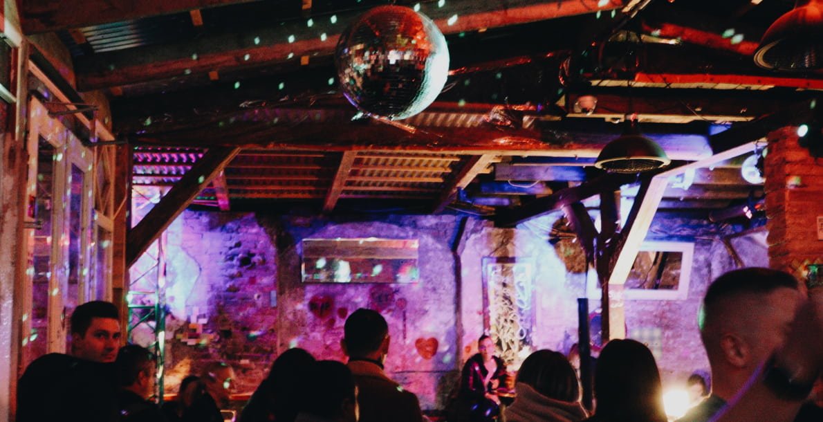 Szimpla Kert em Budapeste: descubra os famosos ruins bars – descobri por aí